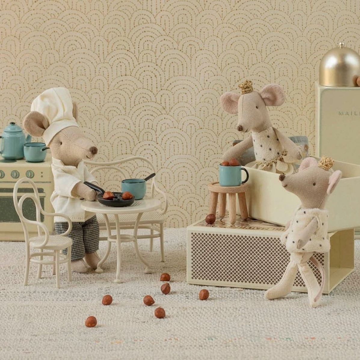 Maileg Mouse Chef w/ Pot & Spoon - Australia — Oskar's Wooden Ark