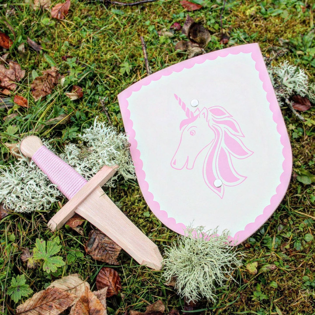 VAH Shield & Sword Mini Set Isolde - Pretend Play, Australia — Oskar's ...